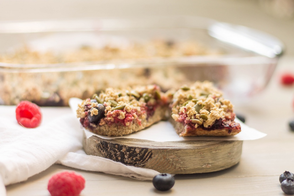 Berry Breakfast Bars & How to Meal Prep Like a Boss! - Happily the Hicks